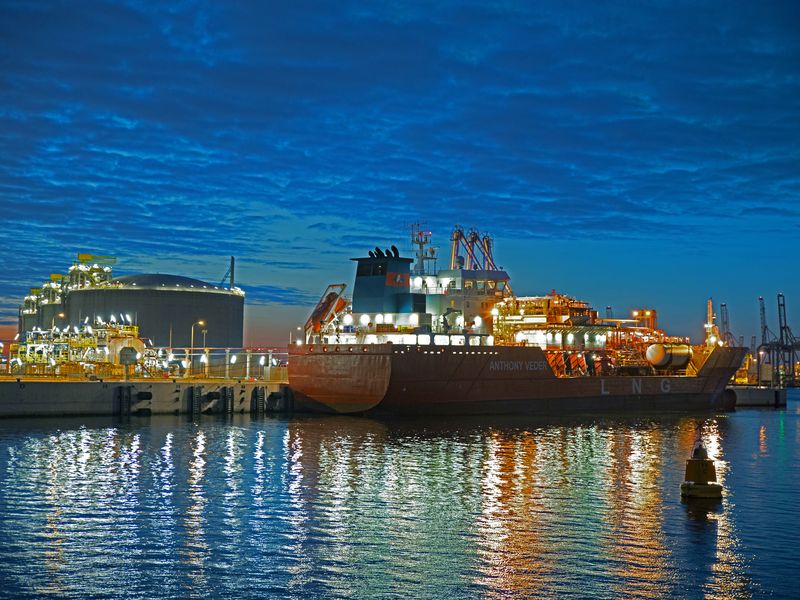 Shell loads first LNG vessel, using new LNG fuel infrastructure at Gate ...
