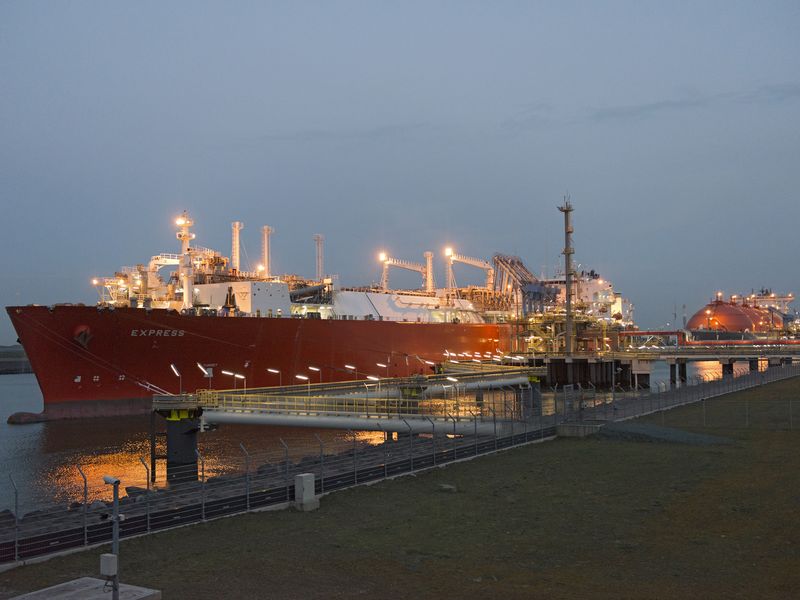 Gate terminal Rotterdam performs its first transshipment - Gate